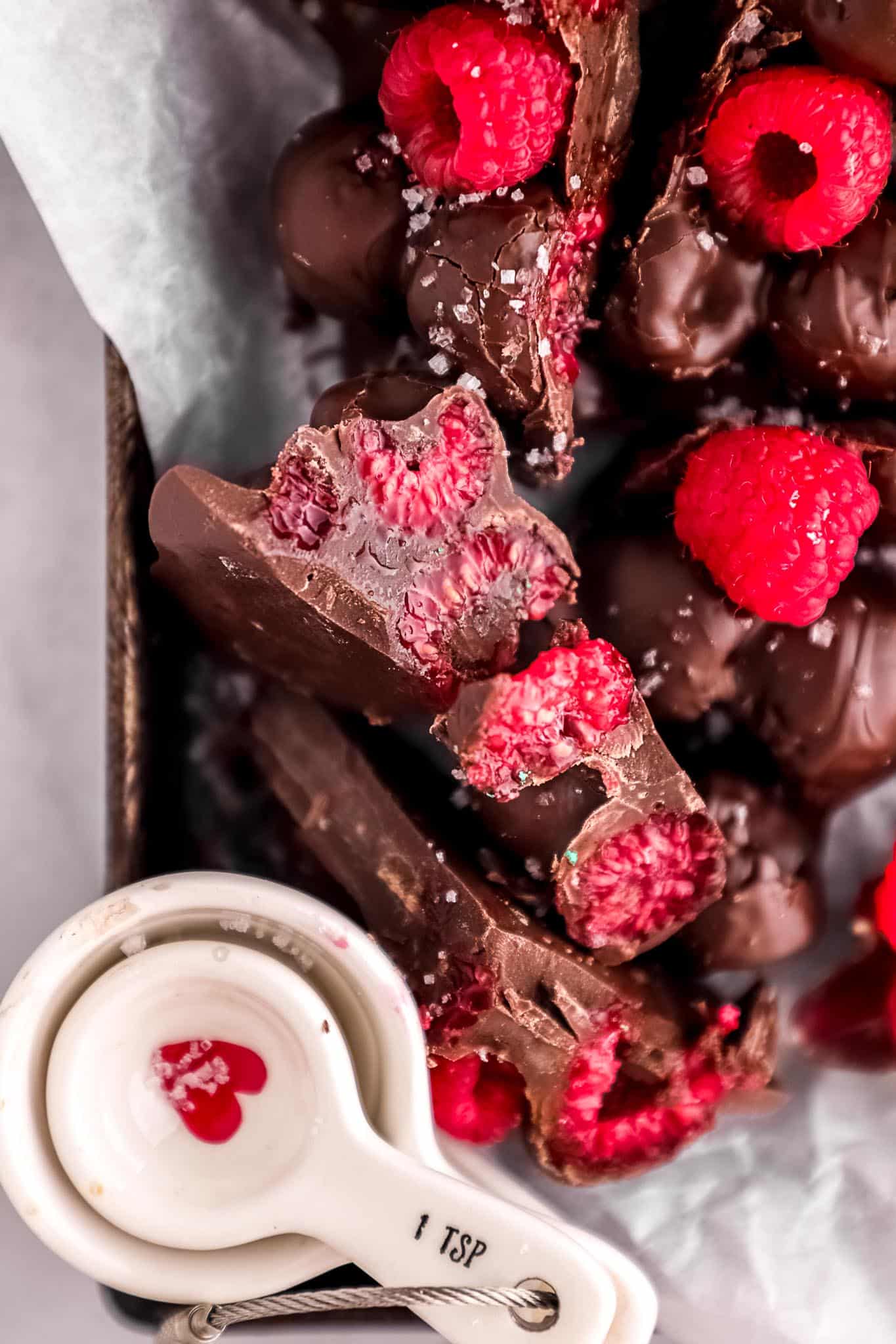 Delicious Raspberry Chocolate Bark - Easy Recipe