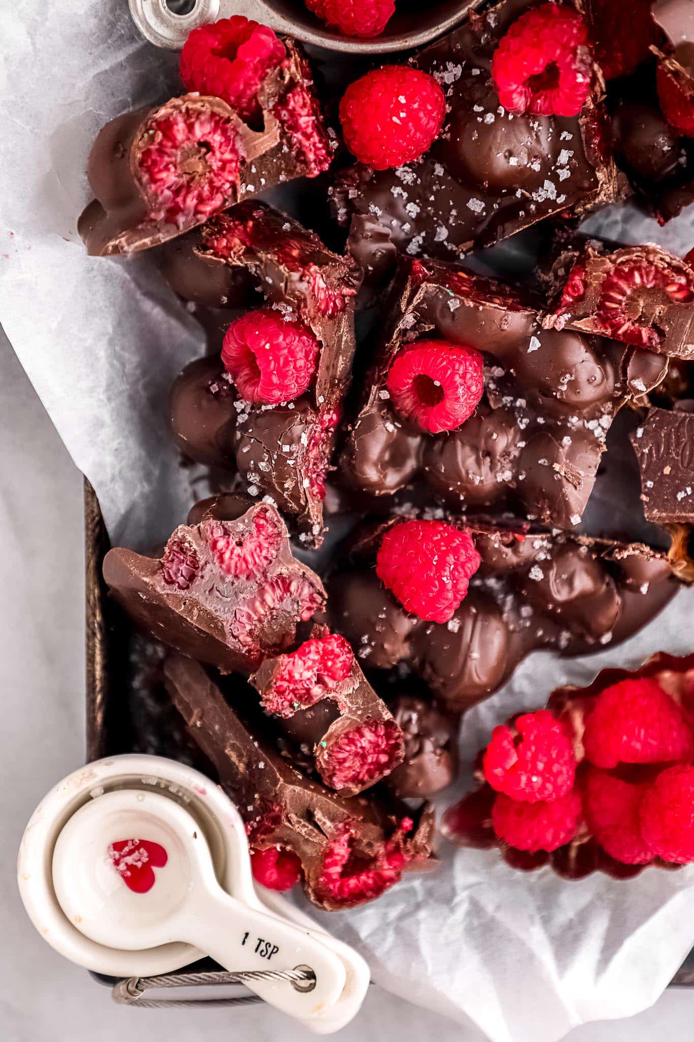 Delicious Raspberry Chocolate Bark - Easy Recipe