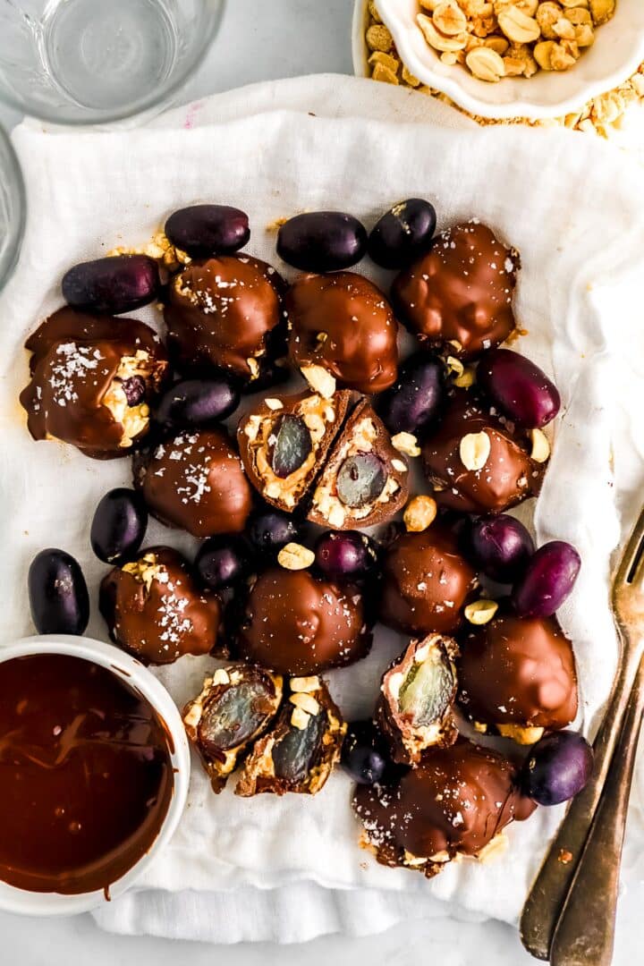 Peanut Butter Chocolate Grapes – Easy Snickers Grape Snack