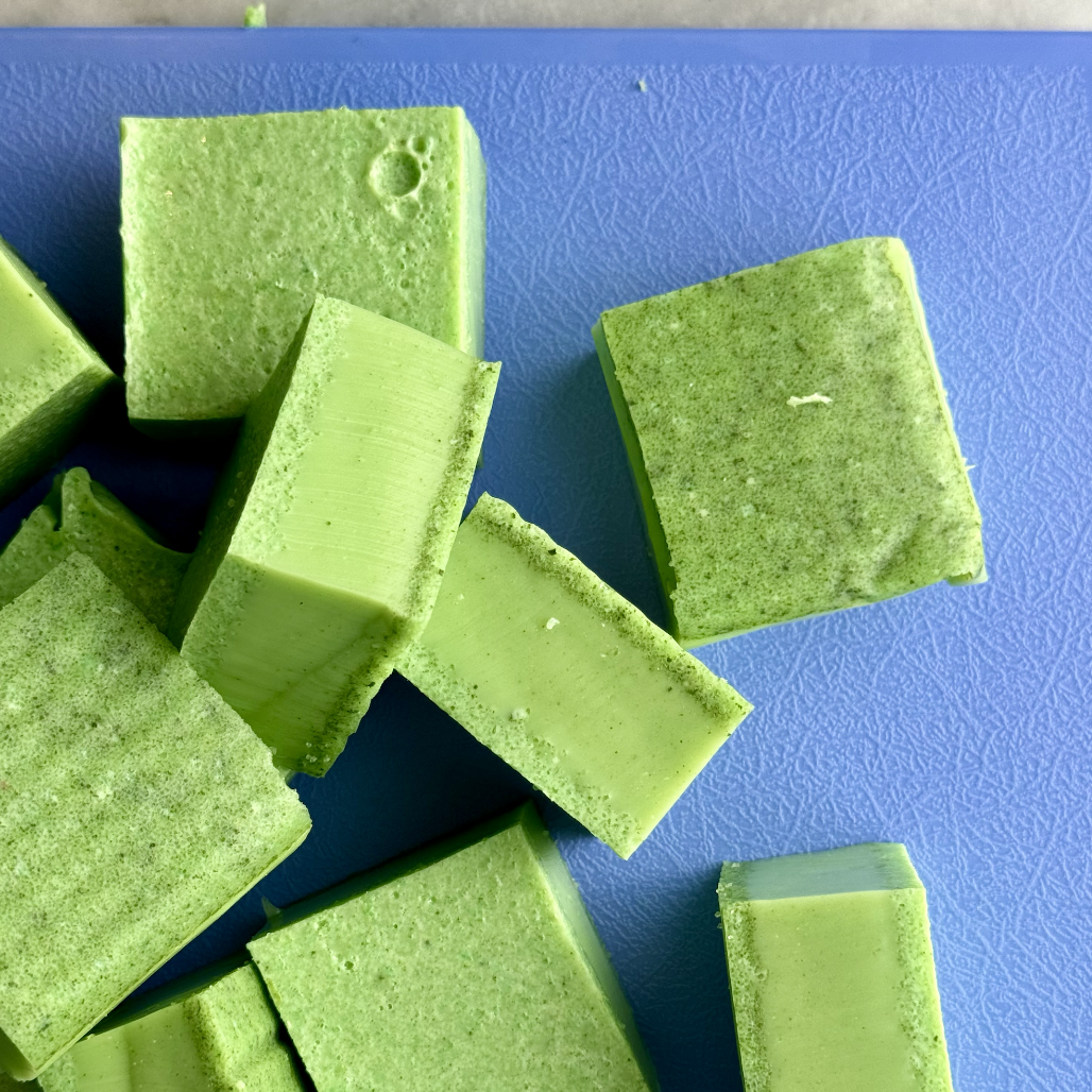 Matcha Latte Gelatin Bites (Gluten-Free Fridge Snack) - The Glutenless ...